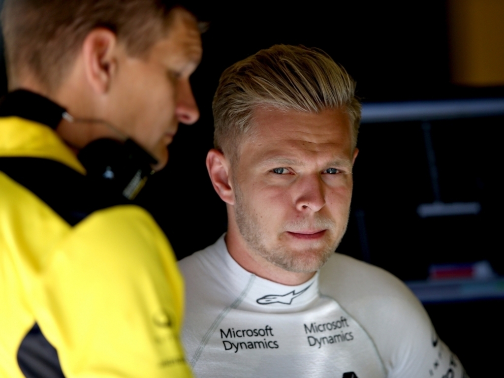 Magnussen wants Renault to concentrate on 2017
