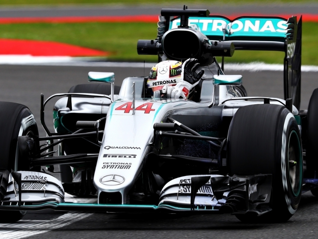 Qualy: Hamilton rises to the challenge with pole | PlanetF1 : PlanetF1