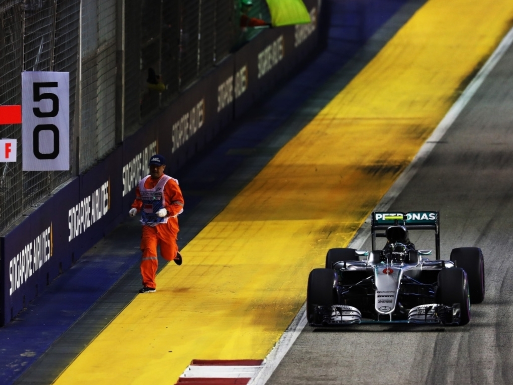 Crossing the white line: Singapore | PlanetF1 : PlanetF1