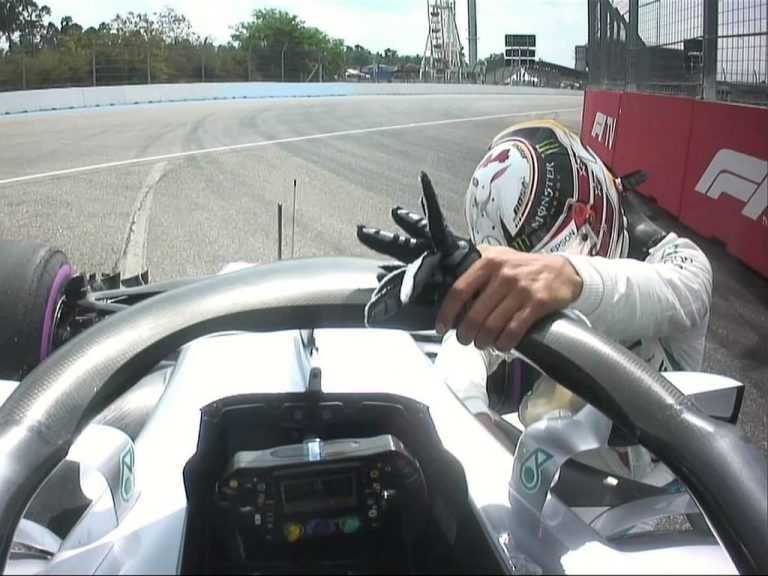 Jacques Villeneuve: 'Lewis Hamilton portrays himself as Jesus' | PlanetF1