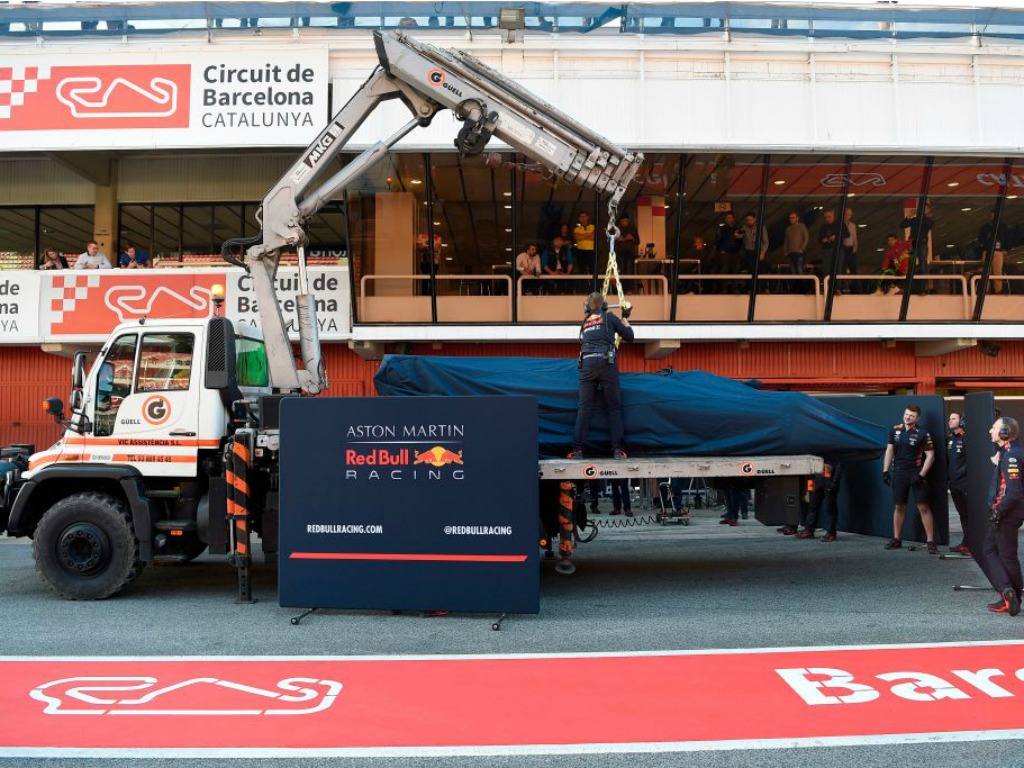 Pierre Gasly shunts into barrier, Daniel Ricciardo's rear wing fails ...