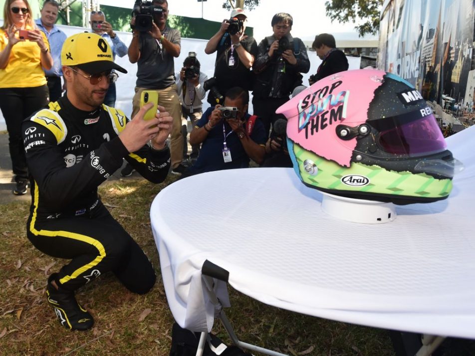 Gallery: Daniel Ricciardo shows off 2019 helmet | PlanetF1
