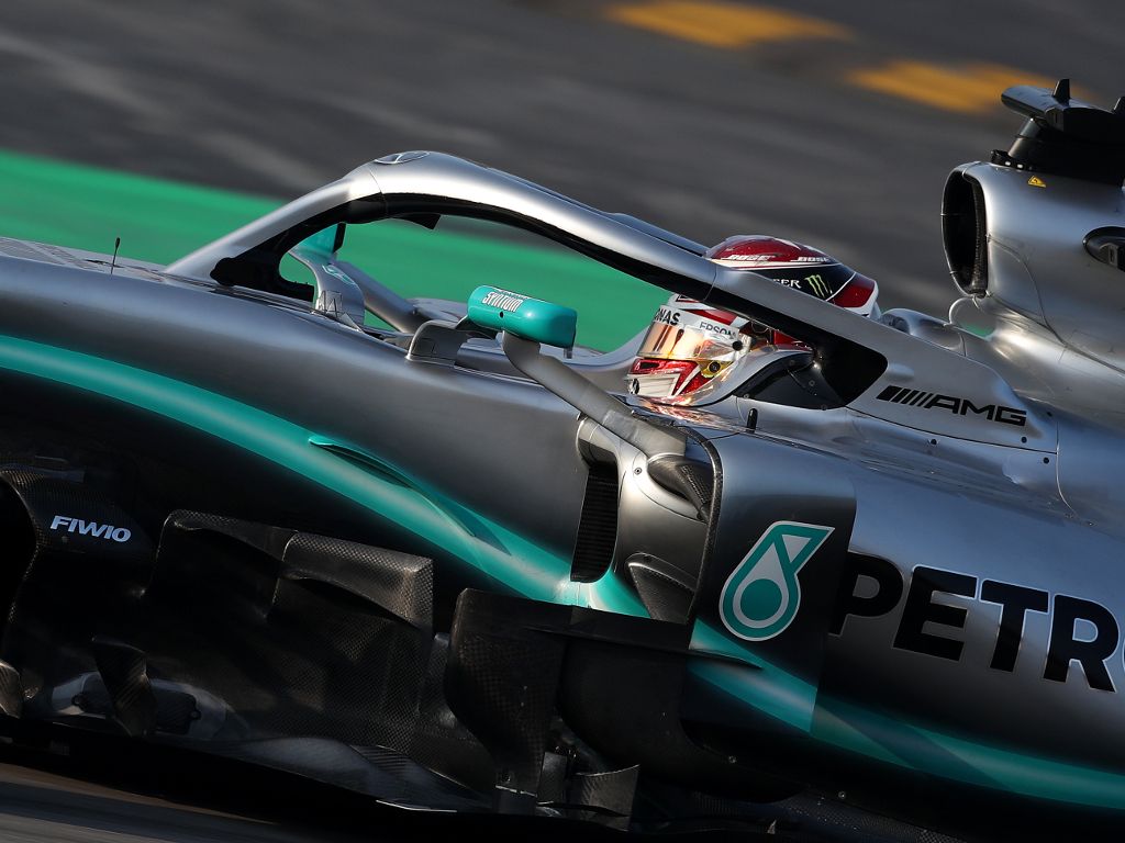 Lewis Hamilton holds off Vettel to claim first P1 | PlanetF1 : PlanetF1