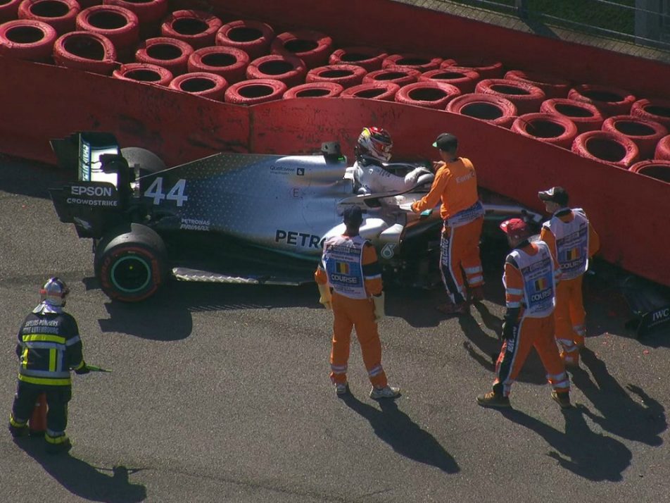 Lewis Hamilton crashes into the barriers at Spa | PlanetF1