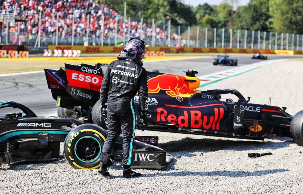 Lewis Hamilton criticised for ‘over-dramatising’ crash | PlanetF1