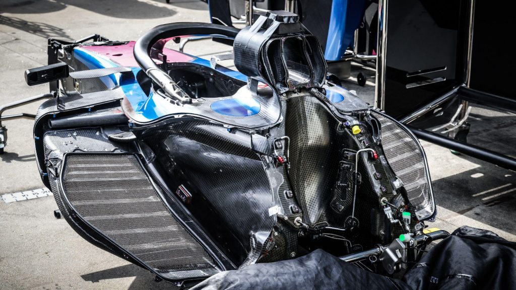 NSFW: F1 fans drool as Alpine A525 strips down and gets naked in Australia
