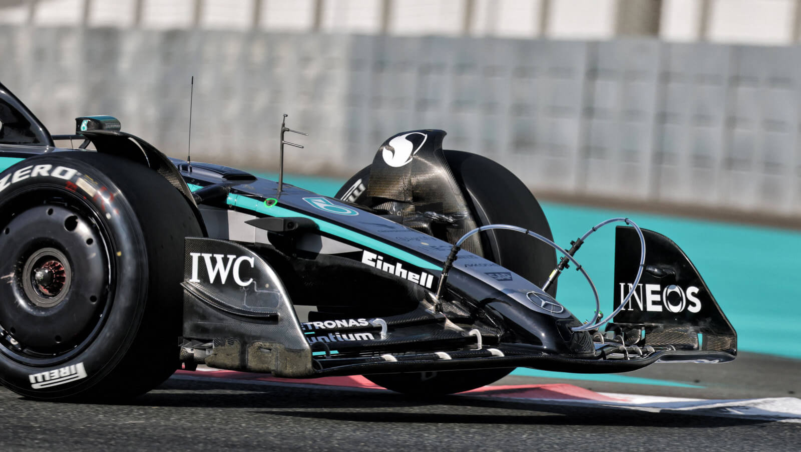 First look: Mercedes rudimentary active front wing on track in Abu Dhabi